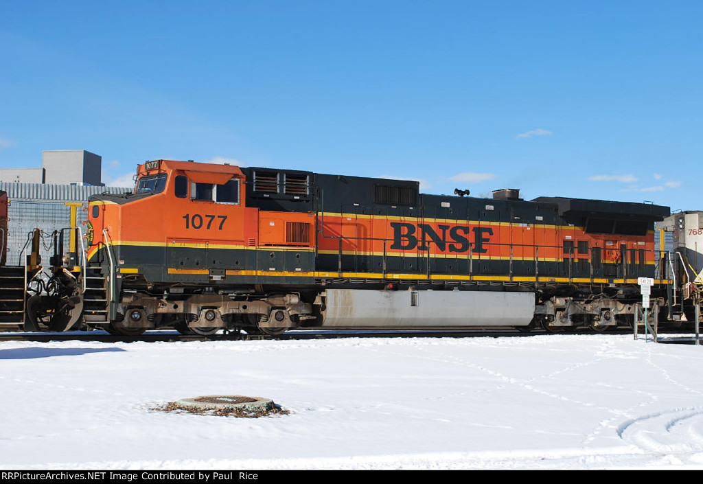 BNSF 1077